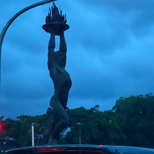 Photos at Patung Pemuda Membangun - Bundaran Senayan - Monument in ...