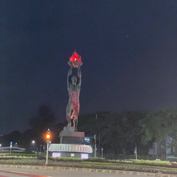 Photos at Patung Pemuda Membangun - Bundaran Senayan - Monument in ...