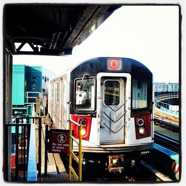 MTA Subway - Whitlock Ave (6) - Metro Station in Bronx