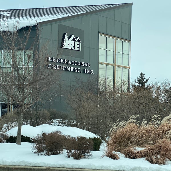 REI - 13100 W Capitol Dr