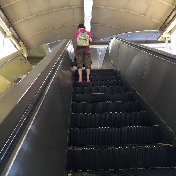 Commonwealth Mrt Station