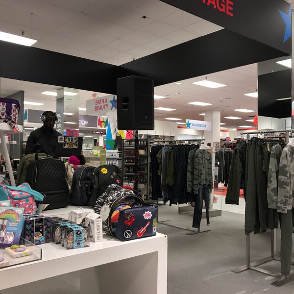 Macy's - 10 S County Center Way