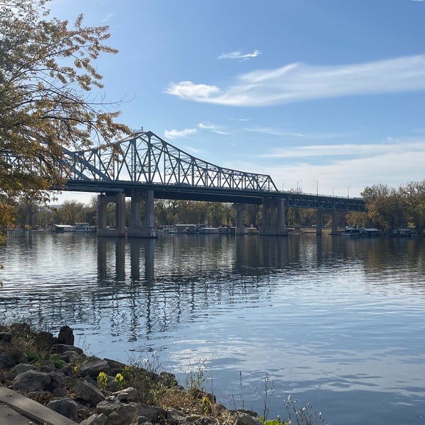 Cass Street Bridge - 3 tips from 255 visitors
