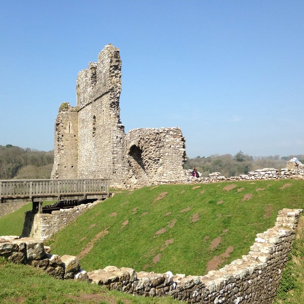 Ogmore Castle - 4 tips from 87 visitors