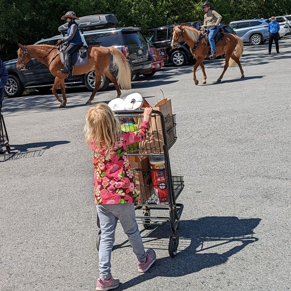 Roberts Market - Gourmet Store in Woodside