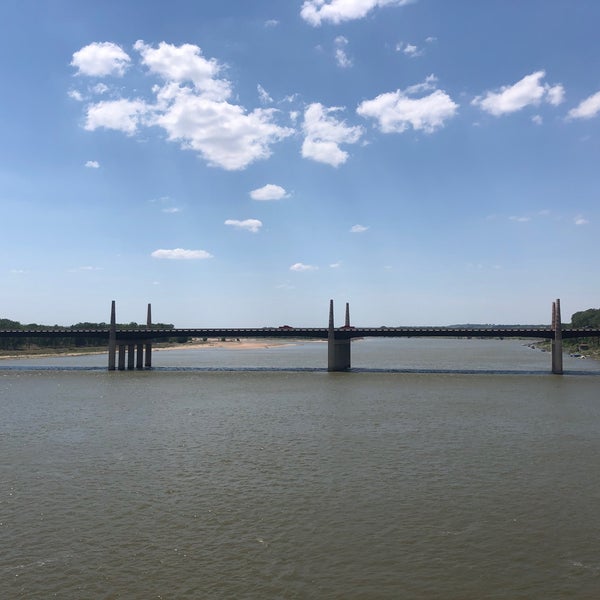 Meridian Bridge - Bridge in Yankton