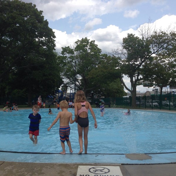 Lee Memorial Wading Pool - Swimming Pool in Boston