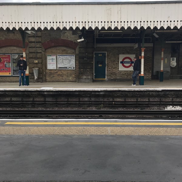 Plaistow London Underground Station - Metro Station in West Ham