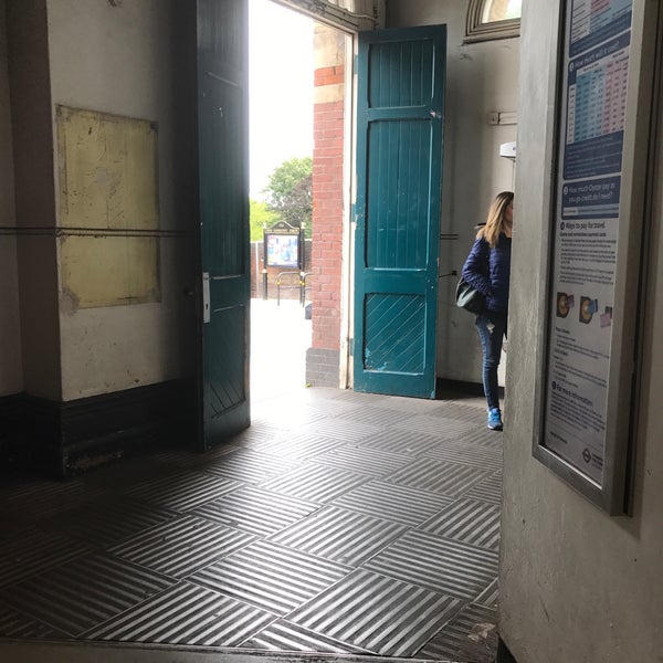 Plaistow London Underground Station - Metro Station in West Ham