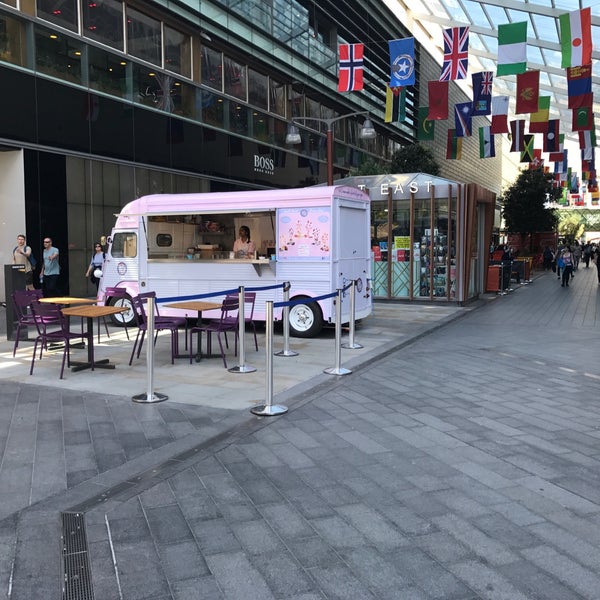 Chestnut Plaza - Pedestrian Plaza in London