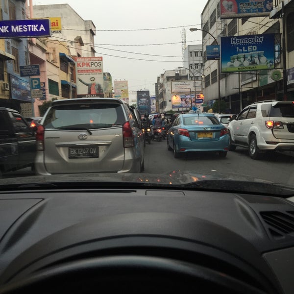 Lampu Merah Pandu Simp Cirebon - Medan, Sumatera Utara