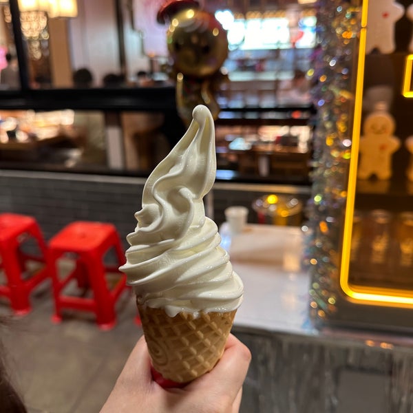 MIXUE (มี่เสวี่ย) 蜜雪 - Ice Cream Parlor in ปทุมวัน