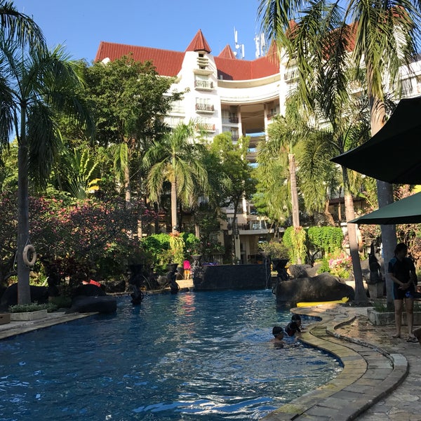 Novotel Surabaya Hotel and Suites - Hotel in Surabaya