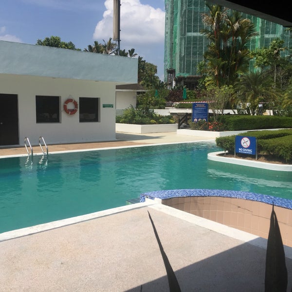 Hilton Swimming Pool - 2 tips