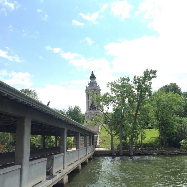 Champlain Memorial Lighthouse - Lighthouse in Crown Point