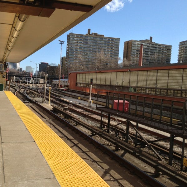 Davisville Subway Station - Metro Station