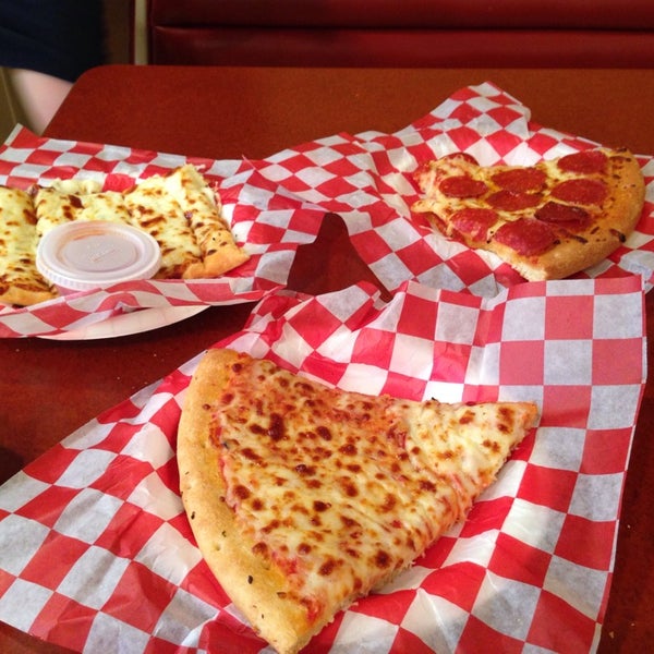 Primos Pizzeria - Six Flags St Louis