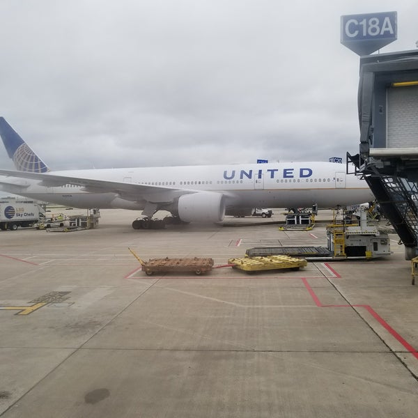 United Airlines Flight 287 - Plane in Chicago