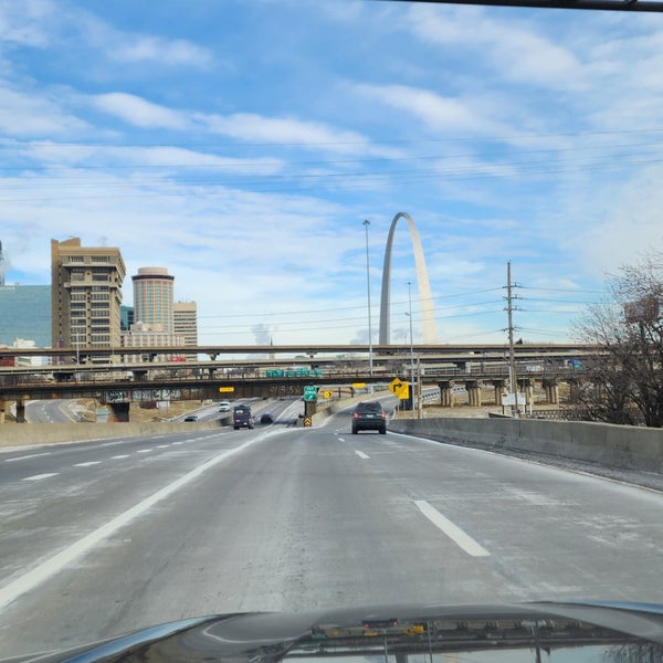 Missouri / Illinois State Line - Border Crossing in East St Louis