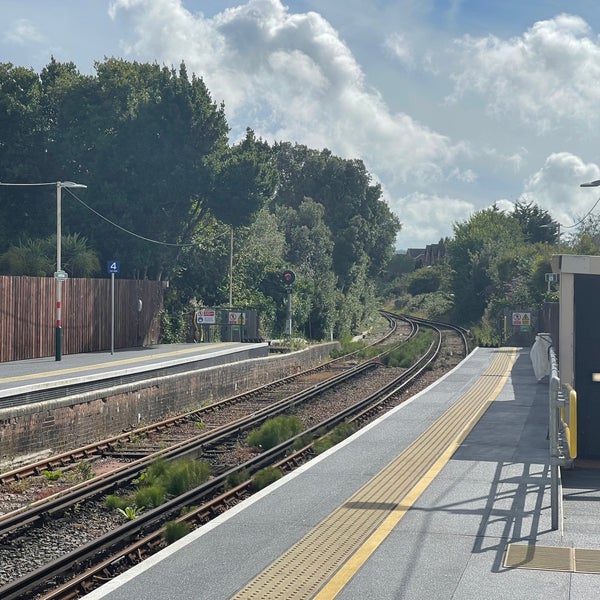 Sandown Railway Station (SAN) - Rail Station