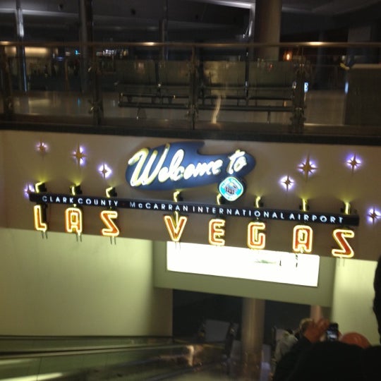 Gate D16 - Airport Gate