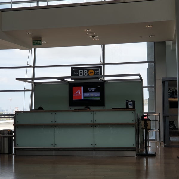 Gate B8 - Airport Gate in Tel Aviv