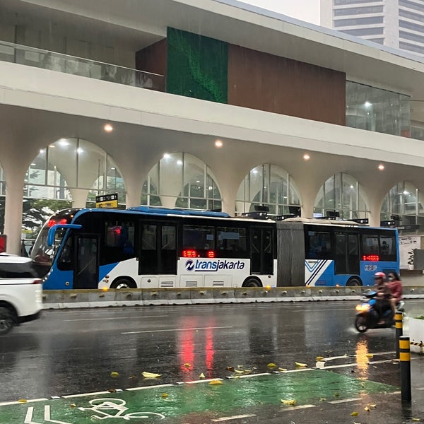 Halte TransJakarta Dukuh Atas - Jakarta Pusat, Jakarta