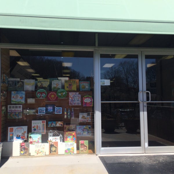 Wellesley Booksmith - 82 Central St