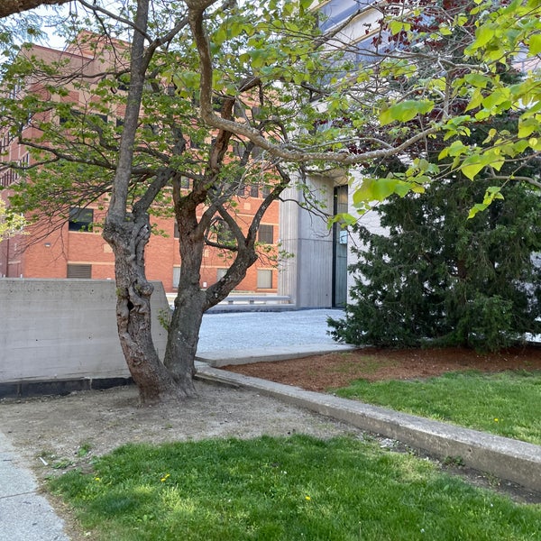 Sciences Library (SciLi) - College Hill - 201 Thayer St