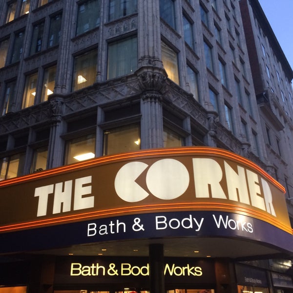 Corner Mall - Shopping Mall in Downtown Boston