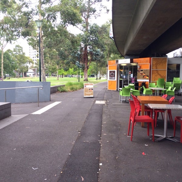 Rebecca Walk - Park in Melbourne