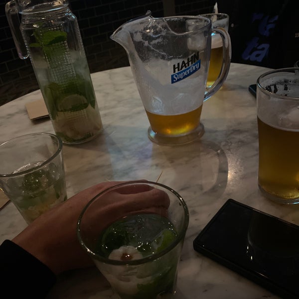 Charlie Chan's - Bar