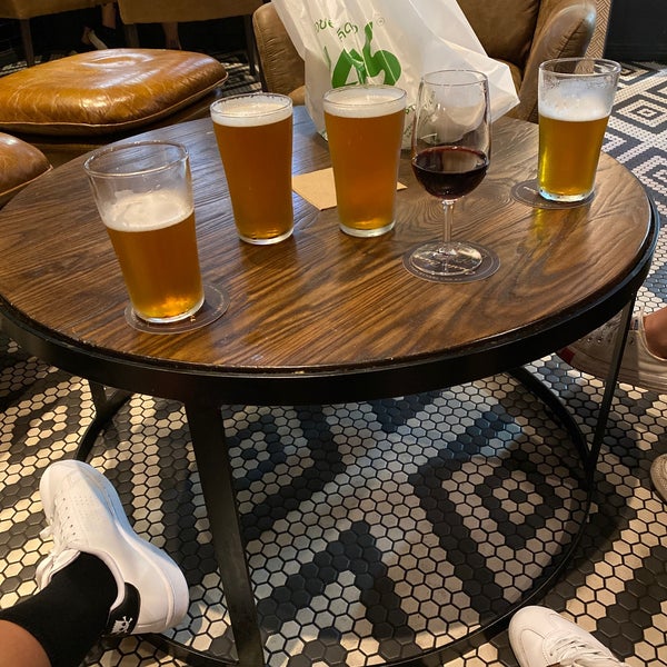 Charlie Chan's - Bar