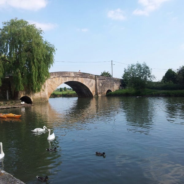 The Riverside Inn - Pub in Lechlade