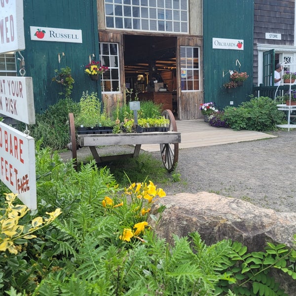 Russell Orchards - Farm