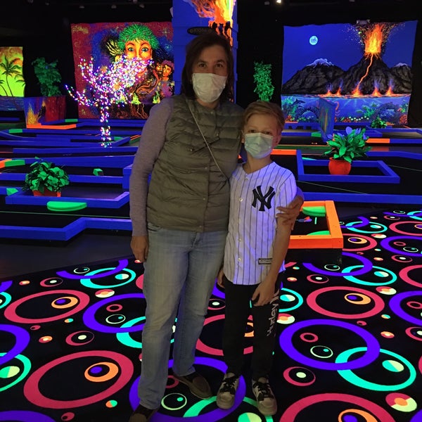 Aloha Mini Glow Golf - 20 visitors