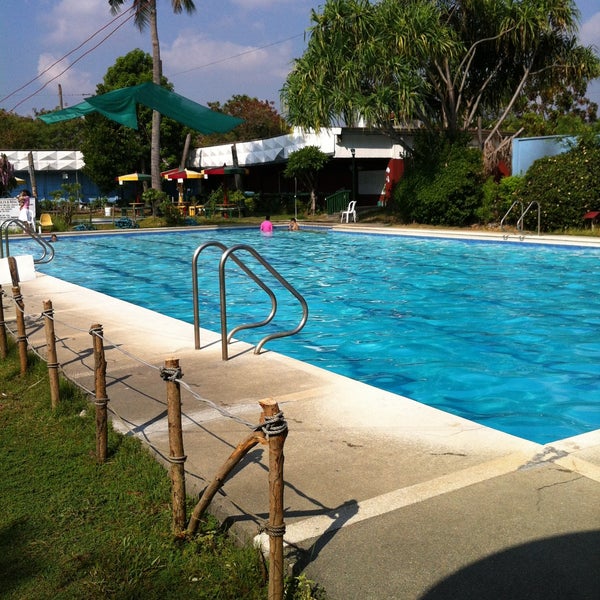 Tropical Palace Resort - Swimming Pool in Parañaque City