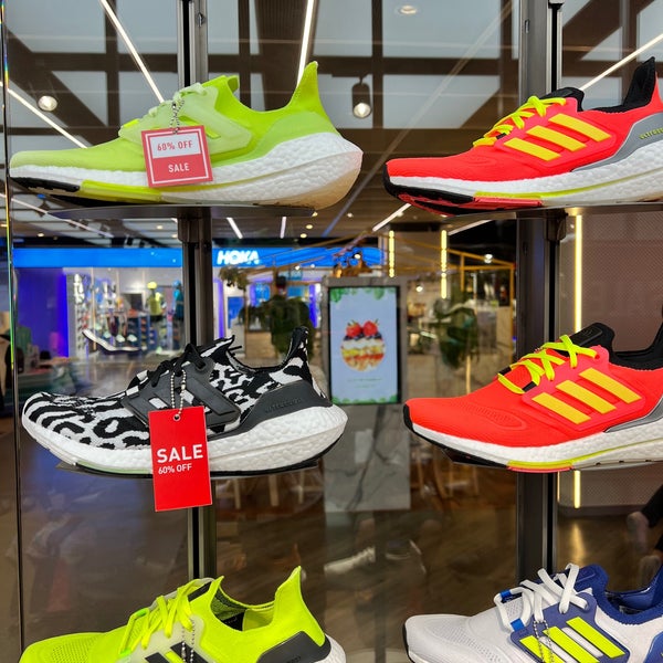 adidas Brand Center (อาดิดาส แบรนด์ เซ็นเตอร์) - centralwOrld