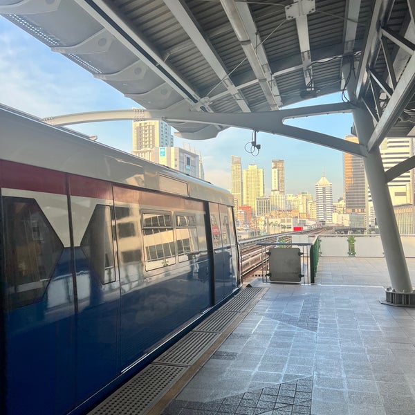 BTS เพลินจิต (Phloen Chit) E2 - Rail Station in Pathum Wan