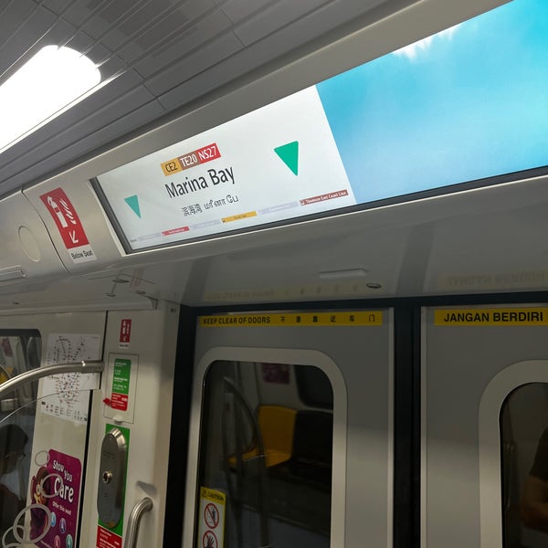 Photos at Marina Bay MRT Interchange (NS27/CE2/TE20) - Financial ...