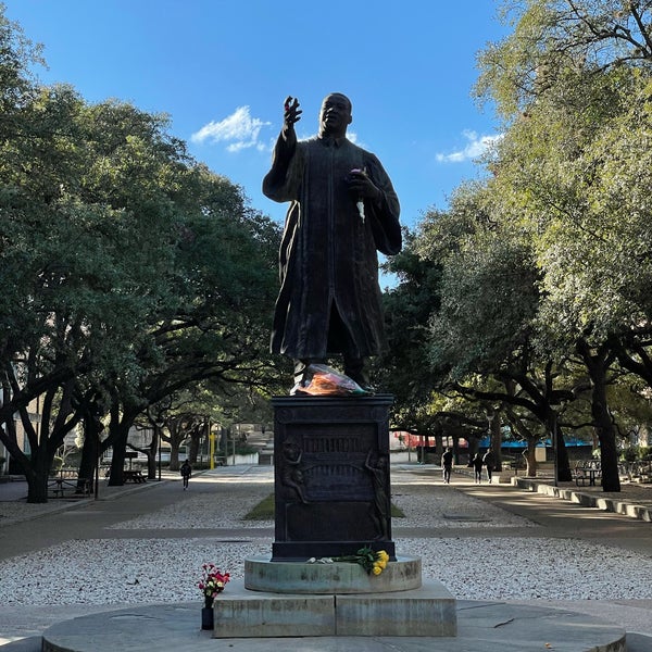 Dr. Martin Luther King Jr. Statue at The University Of Texas At Austin ...