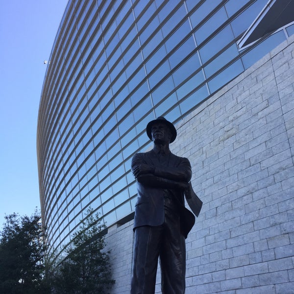 Tom Landry Statue - Sculpture Garden