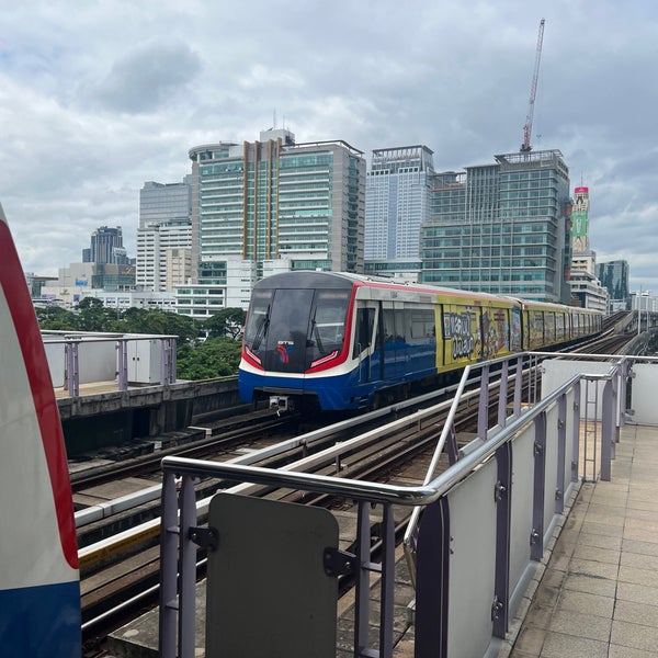 BTS ราชดำริ (Ratchadamri) S1 - Ratchadamri Rd