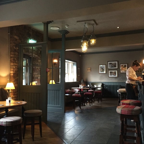 The White Bear - Pub in West Ruislip