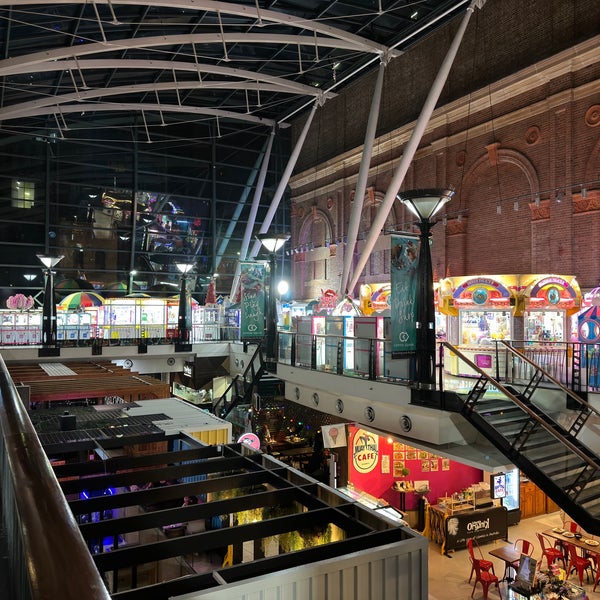 Capitol Square - Shopping Mall in Central Business District