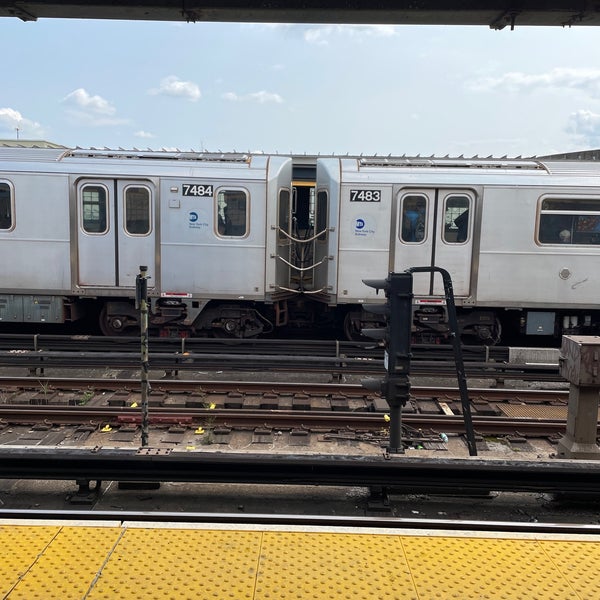 MTA Subway - 33rd St/Rawson St (7) - Metro Station in Sunnyside