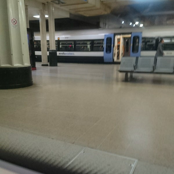 Platform 6 - Platform in London