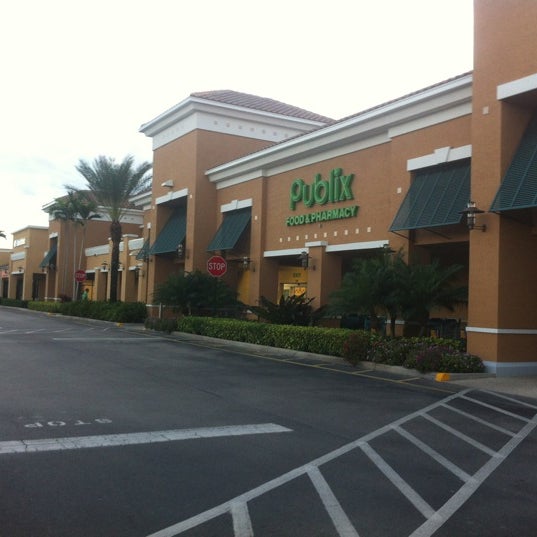 County Line Plaza - Shopping Mall in Tequesta