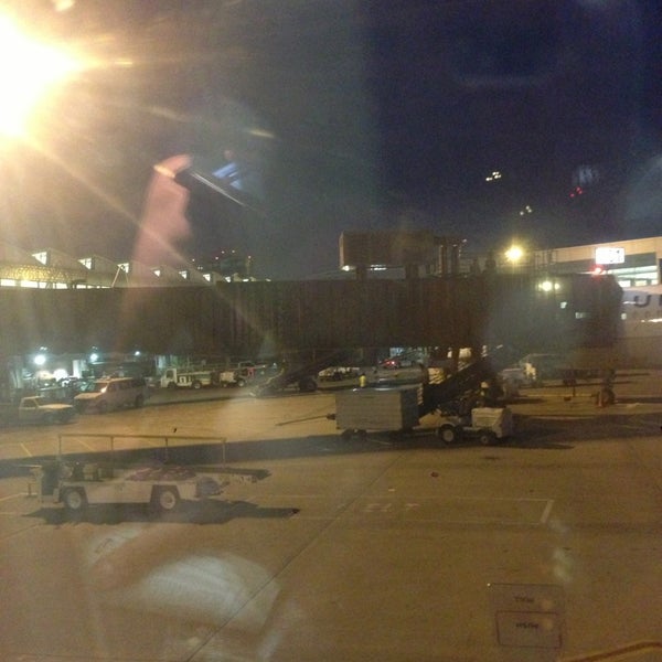 Photos at Gate C132 - Newark Airport and Port Newark - Terminal C3