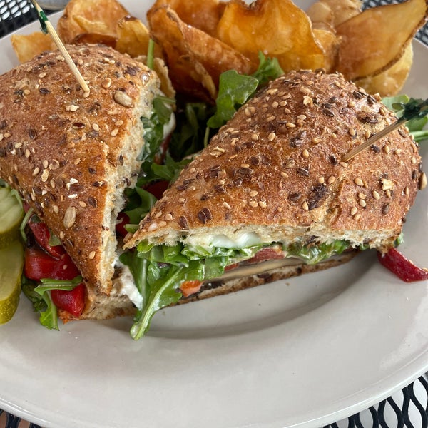 King George II Inn - 102 Radcliffe St